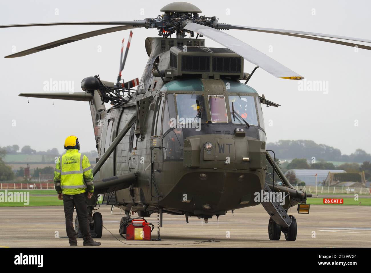 Royal navy hc4 sea king helicopter hi-res stock photography and images ...