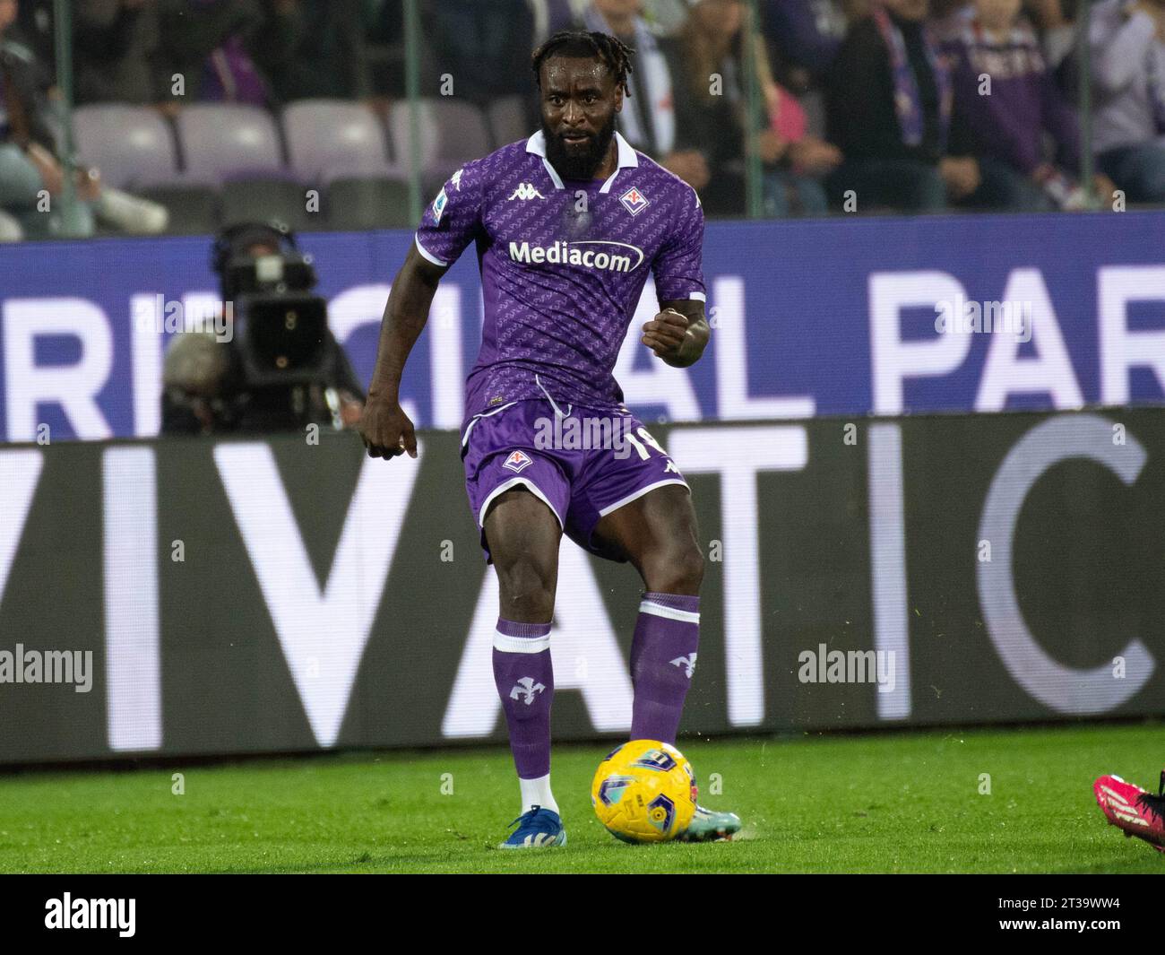 Florence, Italy. 23rd Oct, 2023. Nzola M'Bala Fiorentina shot during ...