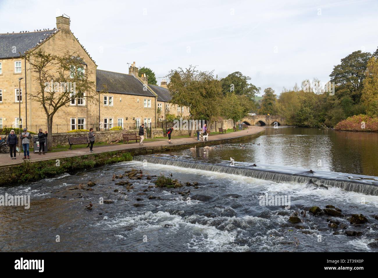 The River Wye in the centre of Bakewell, Derbyshire, England Stock ...