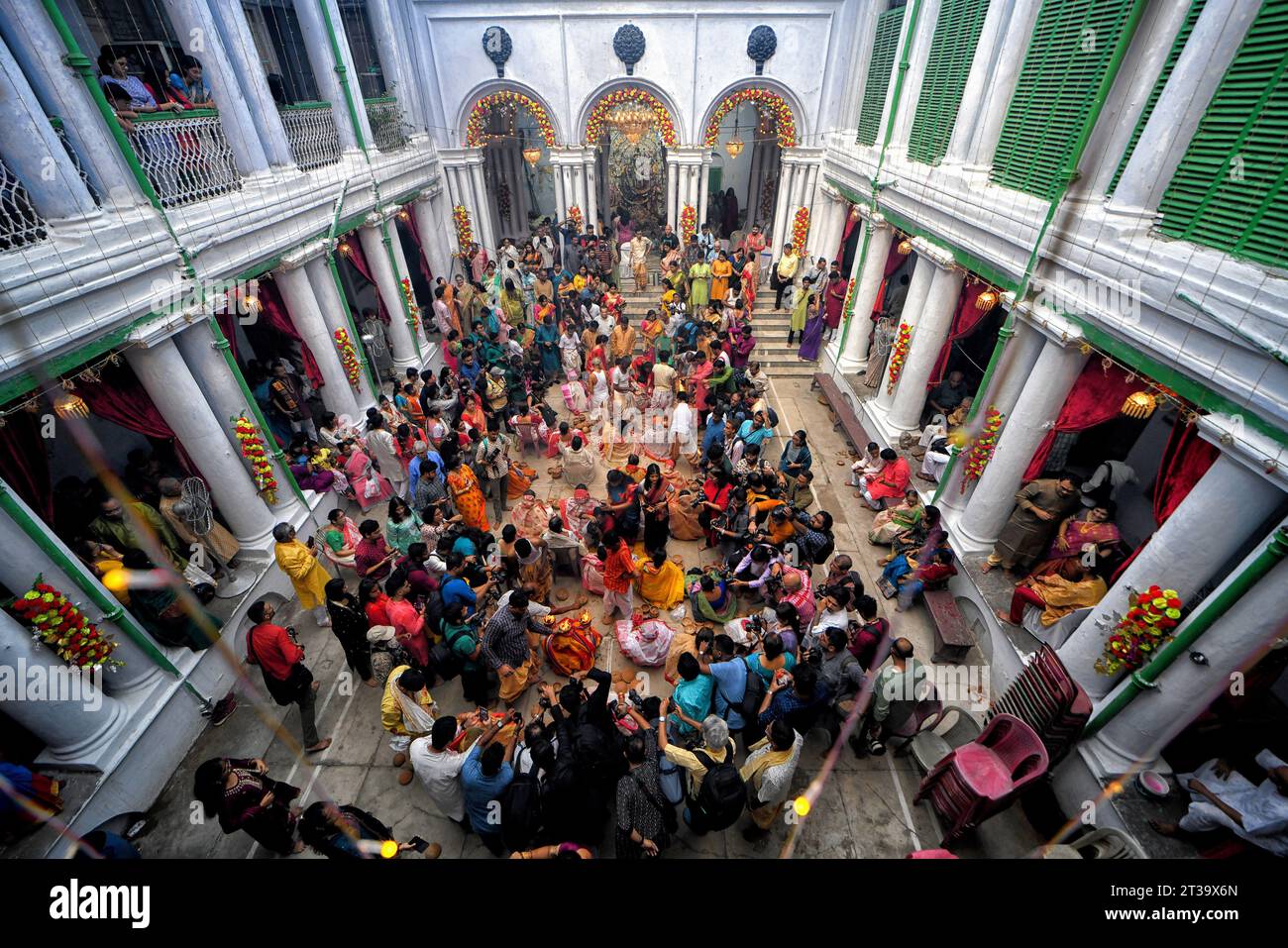 Kolkata, India. 22nd Oct, 2023. Hindu devotees seen inside the Royal ...