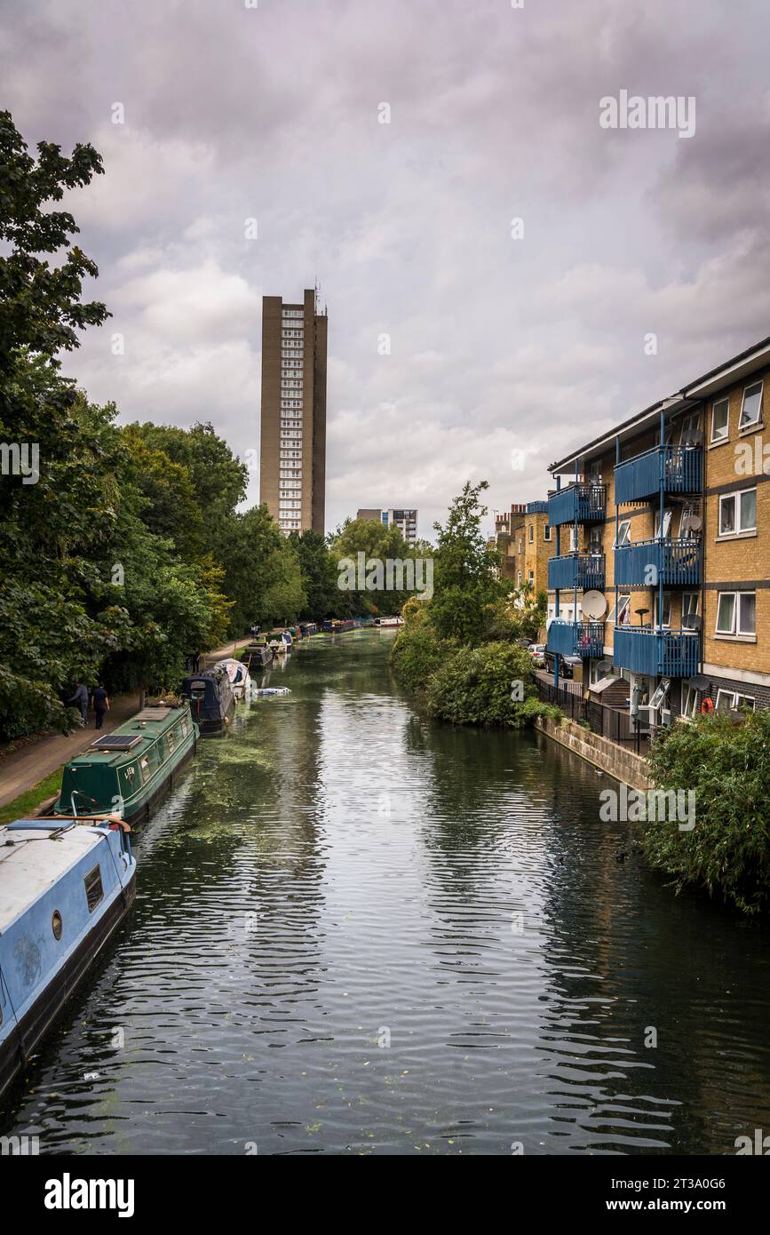 Grand Union Canal at Westbourne Park and Trellick Tower in distance ...