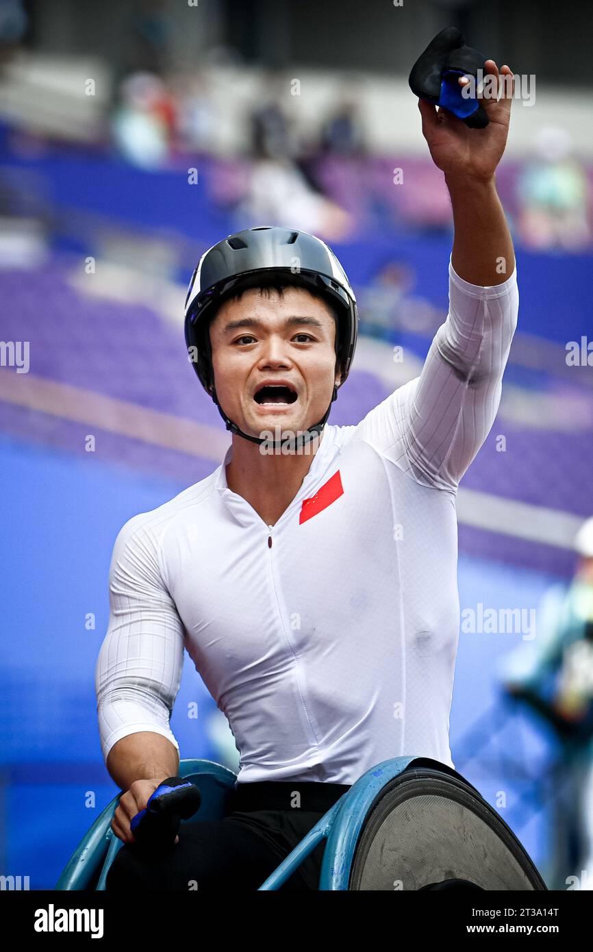 Hangzhou, China's Zhejiang Province. 24th Oct, 2023. Bronze medalist Hu ...