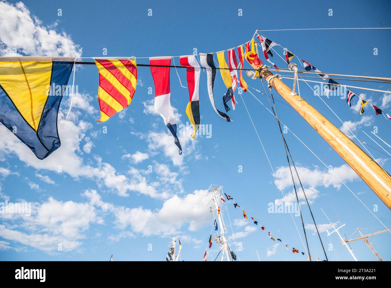 Radio mast symbol hi-res stock photography and images - Alamy