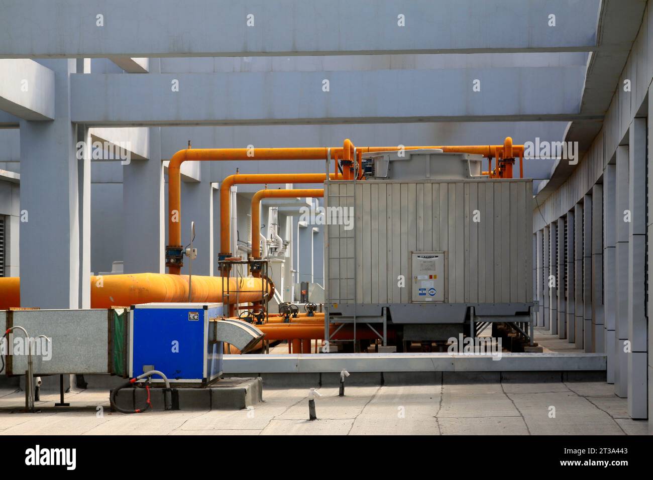 Metal vent features hi-res stock photography and images - Alamy