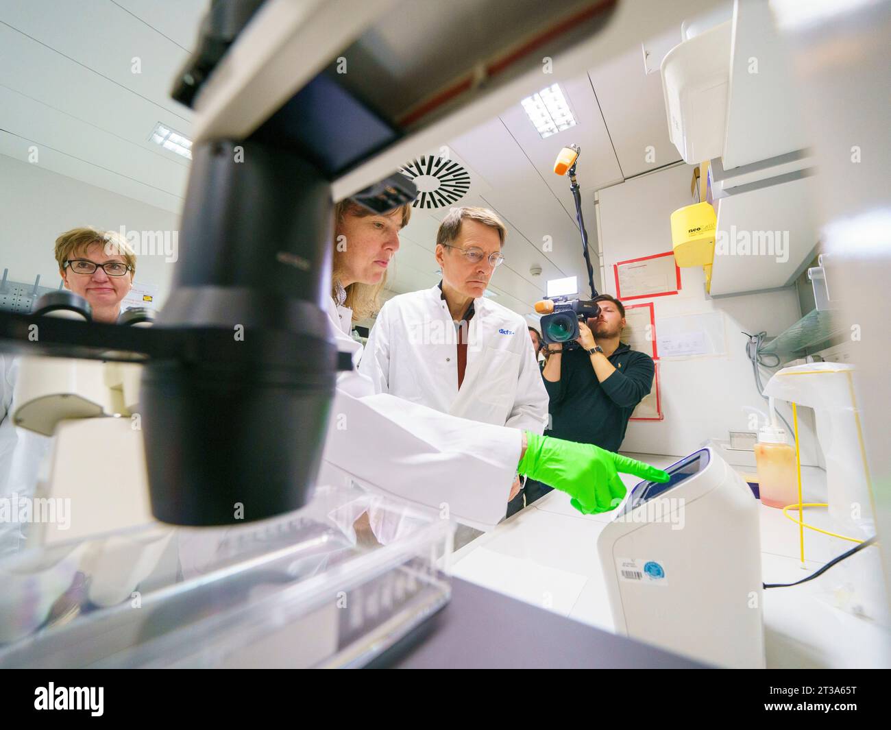 Heidelberg, Germany. 24th Oct, 2023. Dr. Christiane Opitz (l), Head of ...