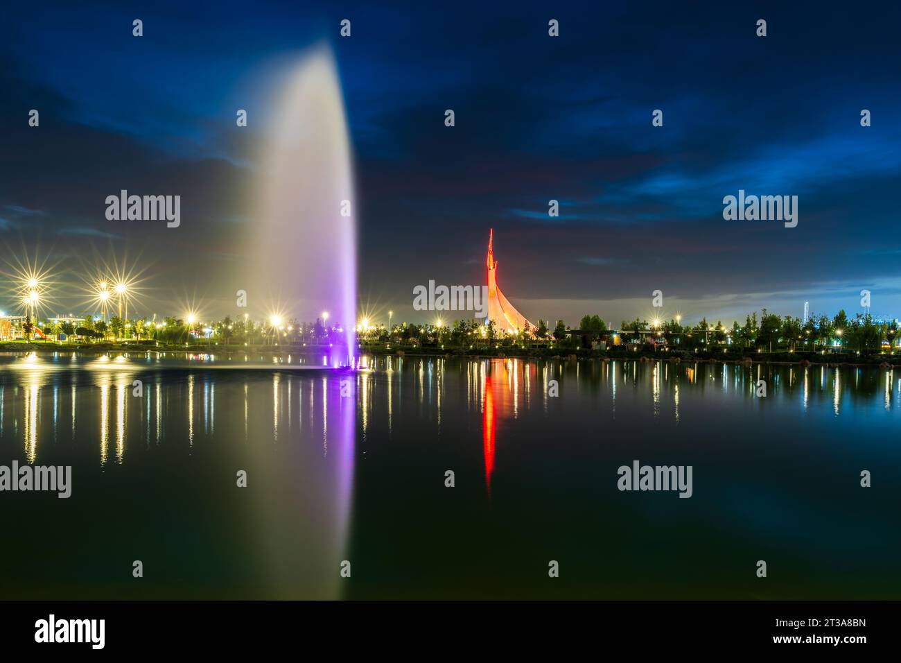 UZBEKISTAN, TASHKENT - SEPTEMBER 15, 2023: Illuminated monument of ...