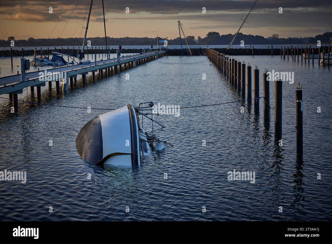 Folgen des Oststurmes im Oktober 2023 Die Marina Maasholm an der Schlei gleicht einem ...