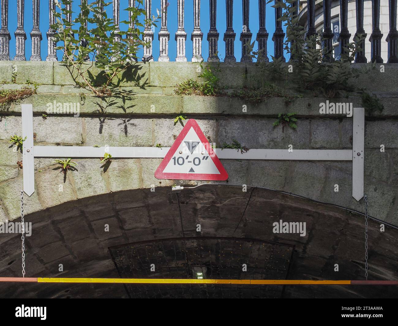 Regulatory signs, maximum height 10 feet limit traffic sign Stock Photo ...