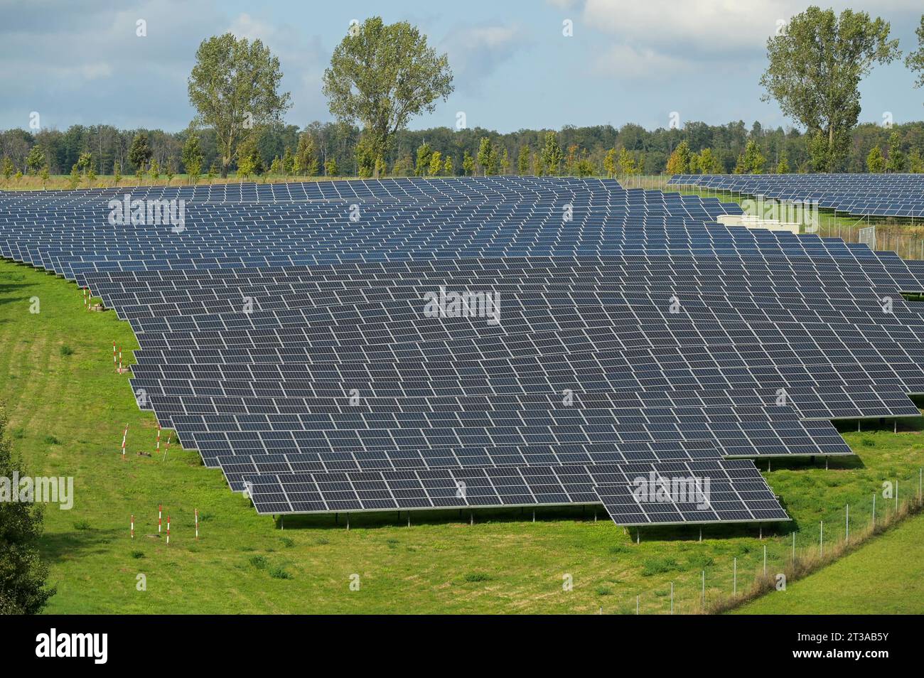 Germany, renewable energy GERMANY, Thuringia, solar farm on fields ...