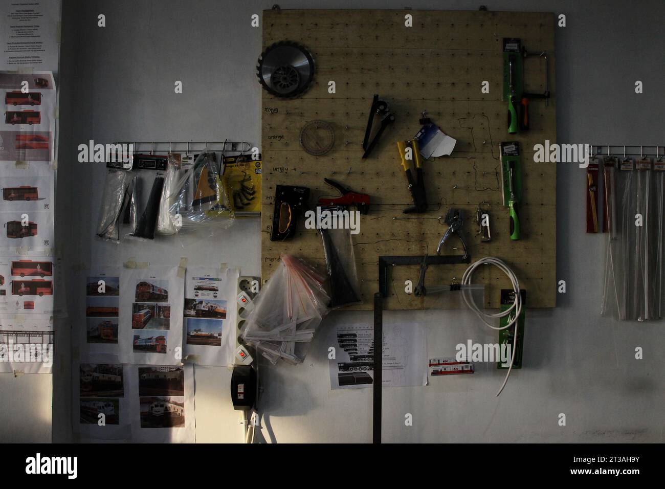 Sleman, Yogyakarta, Indonesia. 24th Oct, 2023. The tools used to make ...