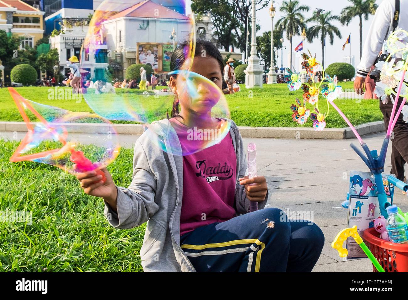 Cambodia, Phnom Penh, young peddler Stock Photo - Alamy