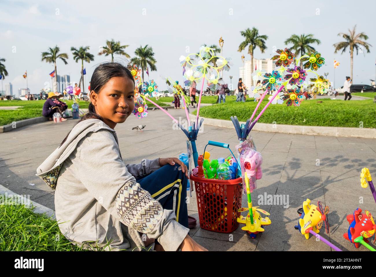 Cambodia, Phnom Penh, young peddler Stock Photo - Alamy