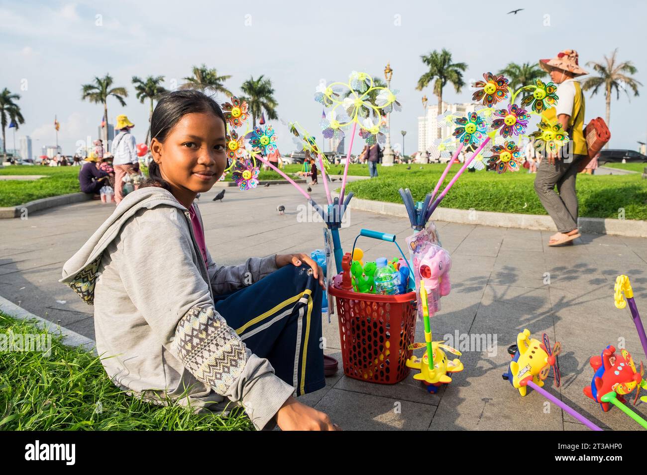 Cambodia, Phnom Penh, young peddler Stock Photo - Alamy