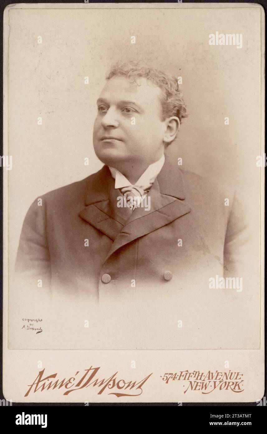 Basso buffo hi-res stock photography and images - Alamy