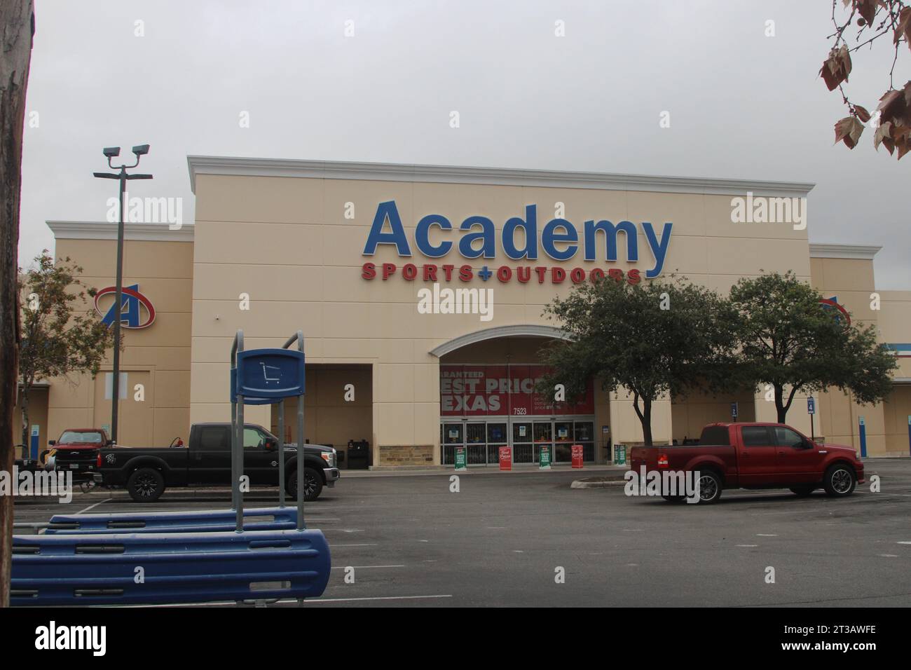 Front exterior view of an Academy Sports Outdoors store along ...