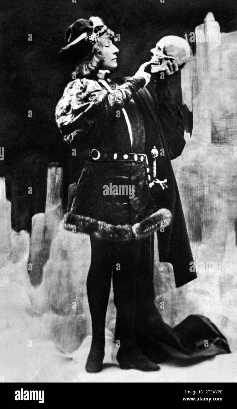 Portrait of the actress Sarah Bernhardt in the role of Hamlet in 1899 ...