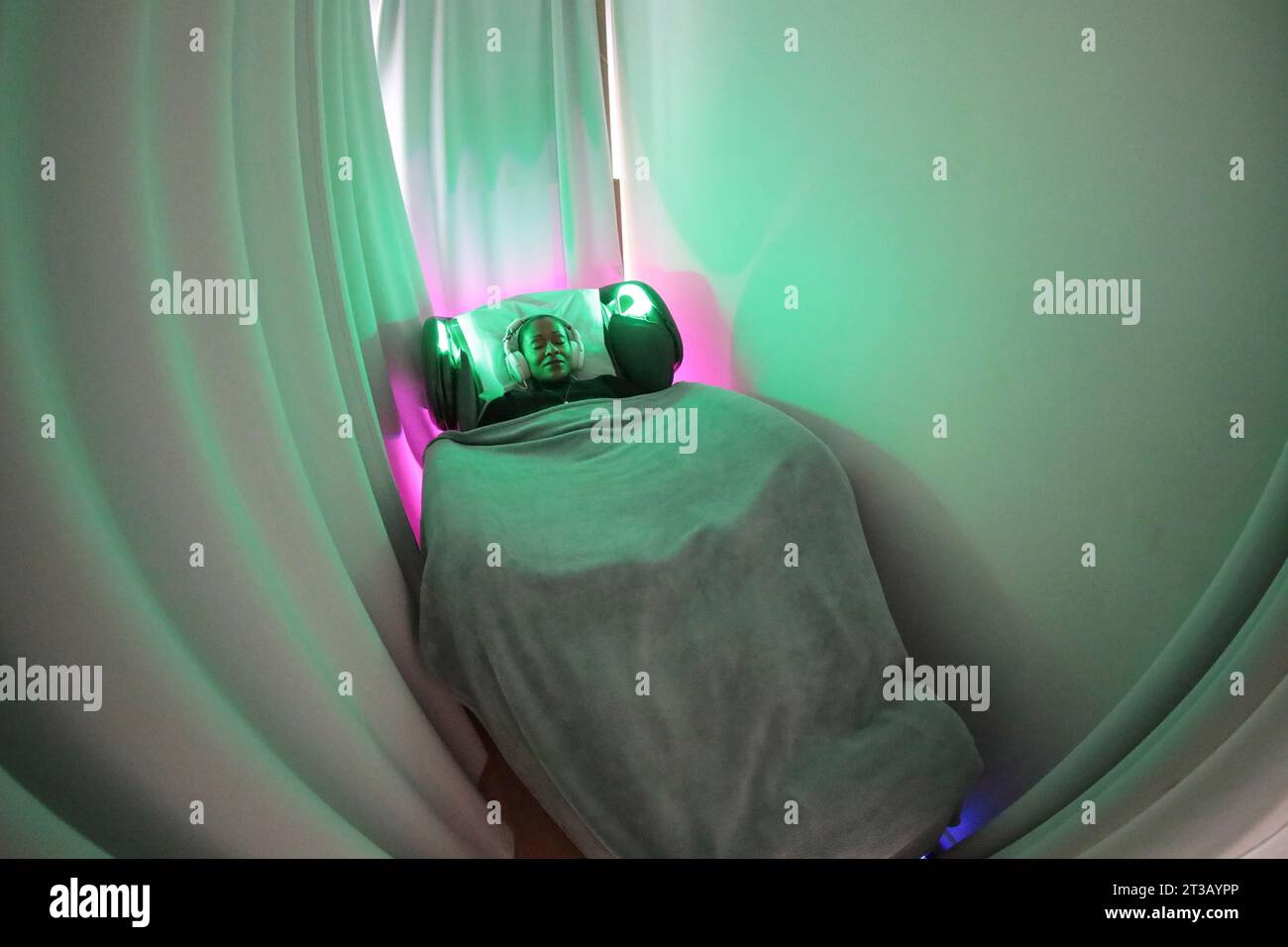 ZZZ Bar à Sieste FIRST NAPPING BAR IN THE WORLD IN PARIS Stock Photo ...