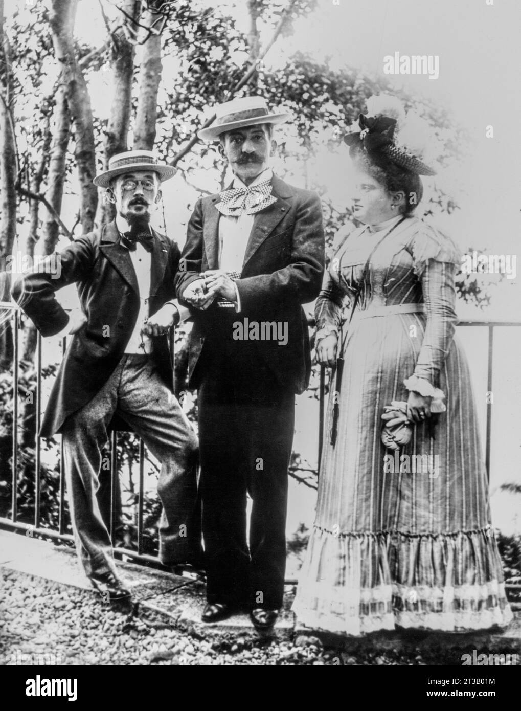 Naval officer drawing map hi-res stock photography and images - Alamy