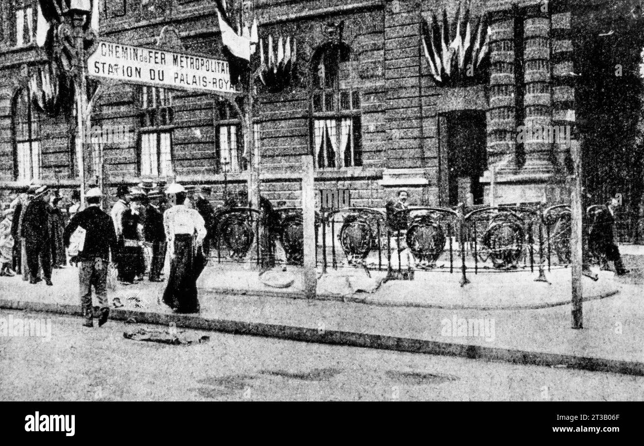 The Palais Royal station on the day of the inauguration of the metro ...