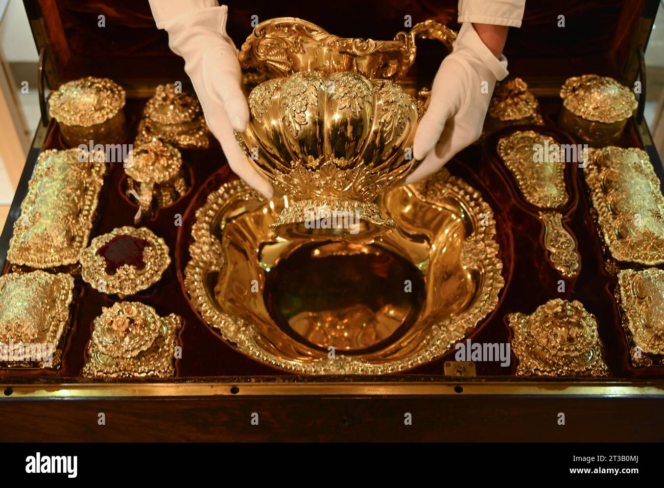 Japonisme clock hi-res stock photography and images - Alamy