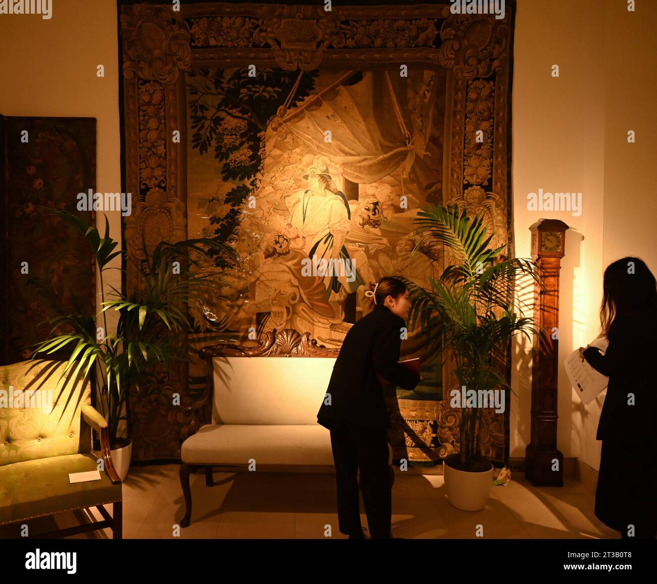 Japonisme clock hi-res stock photography and images - Alamy