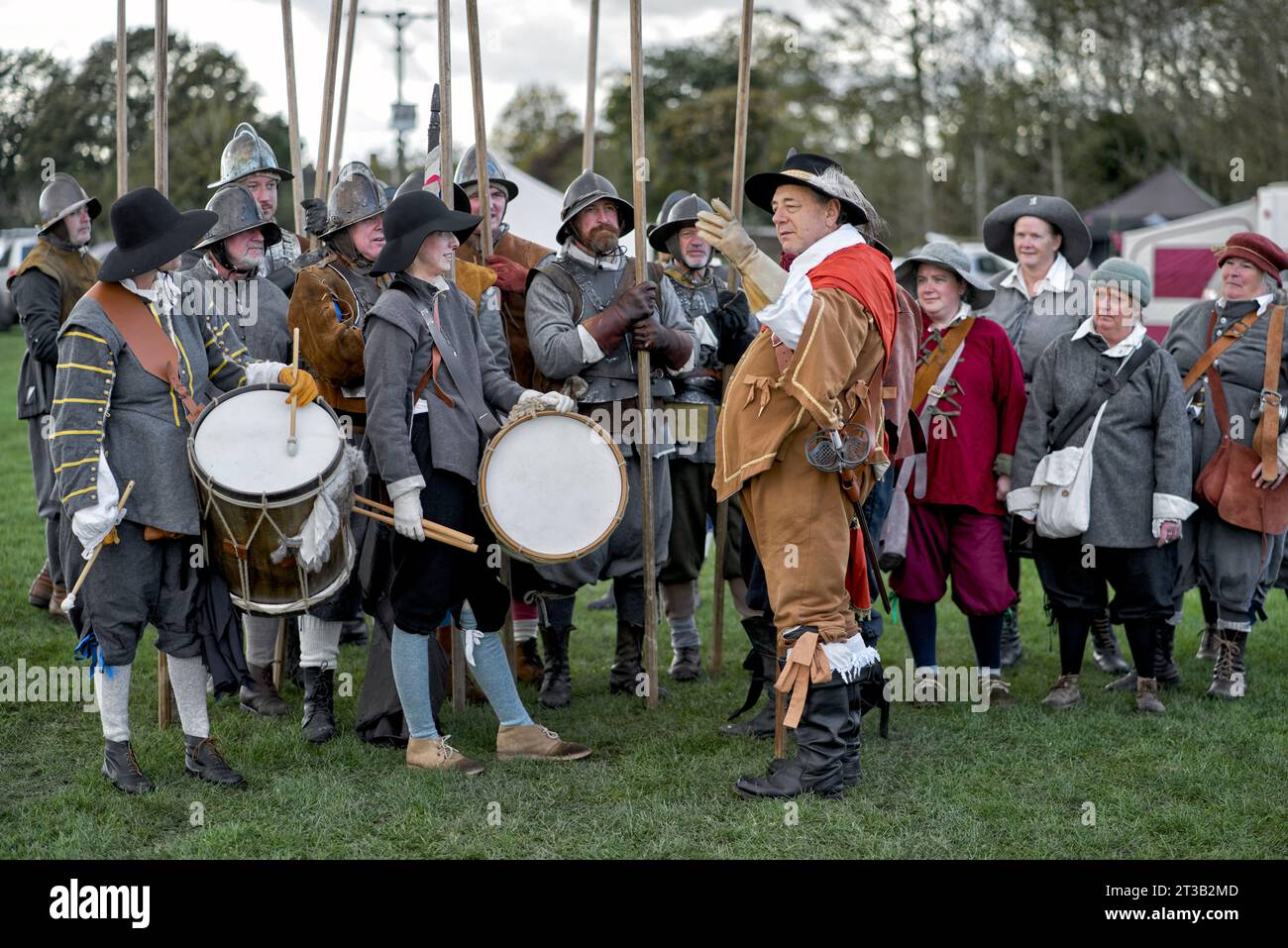 Sealed Knot reenacting the "Battle of Edge Hill" which took place on ...
