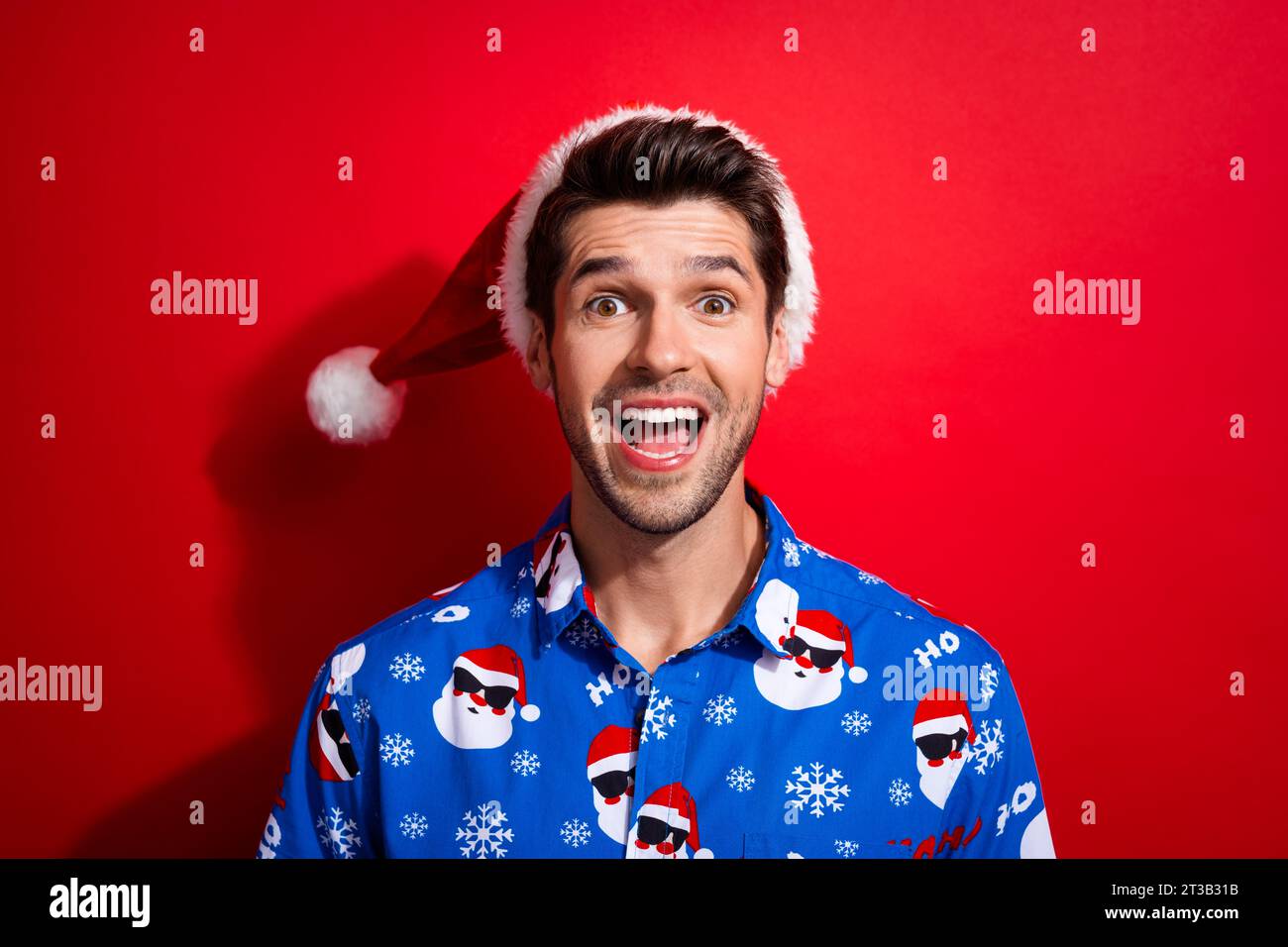 Photo portrait of nice young male impressed reaction shocked wear santa ...