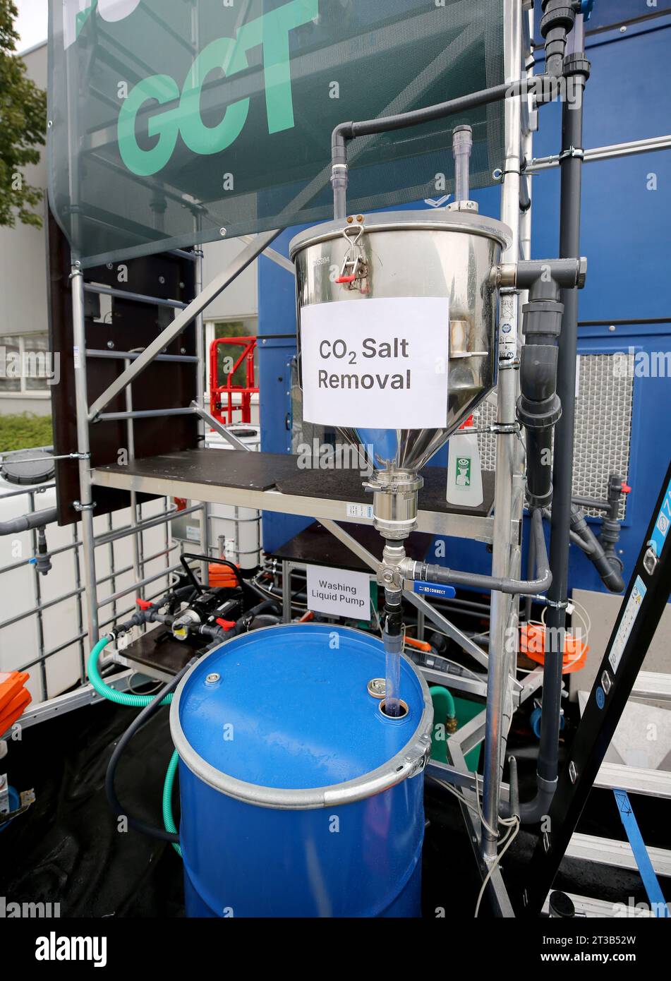 Essen, Germany. 24th Oct, 2023. The photo shows the "CO2 vacuum cleaner ...