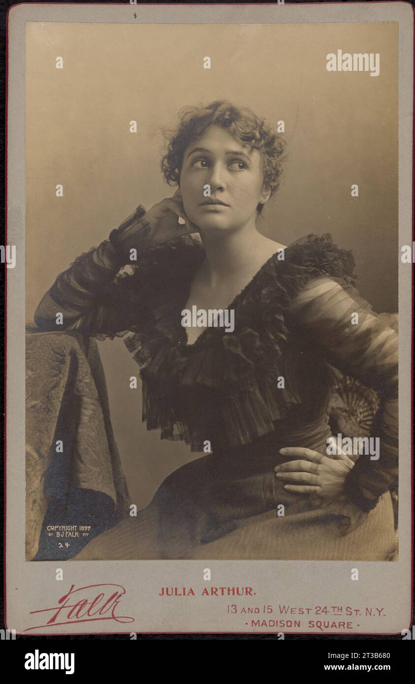 Julia arthur hi-res stock photography and images - Alamy