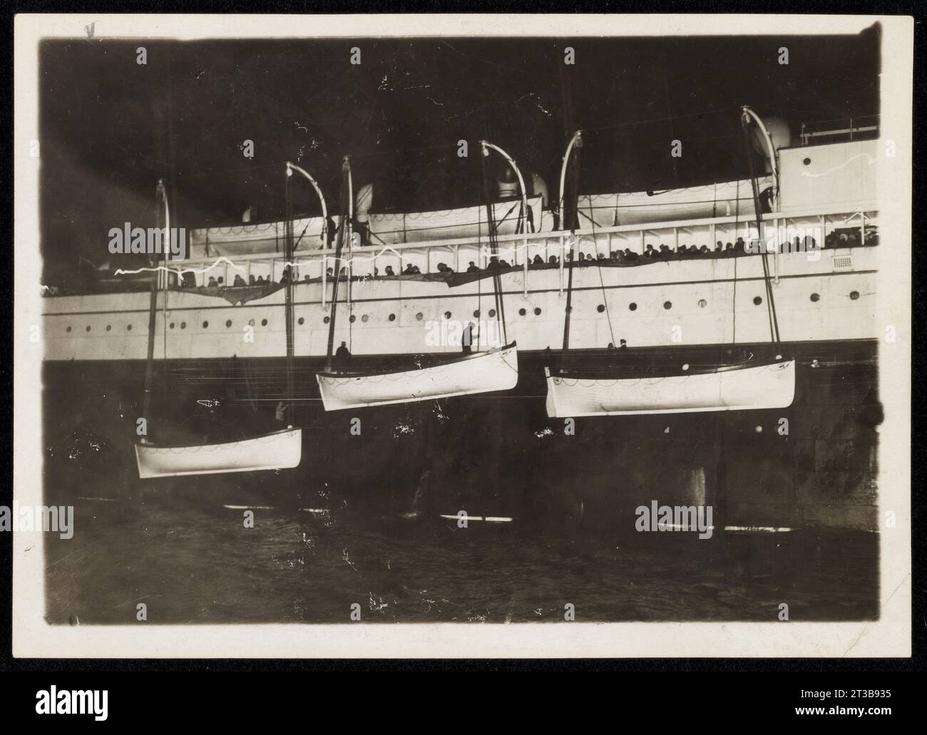 Special Titanic-Carpathia Service The Carpathia steaming up New York ...