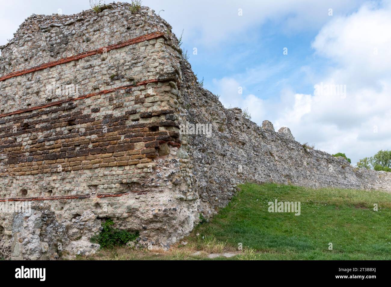 Pevensey castle uk hi-res stock photography and images - Alamy