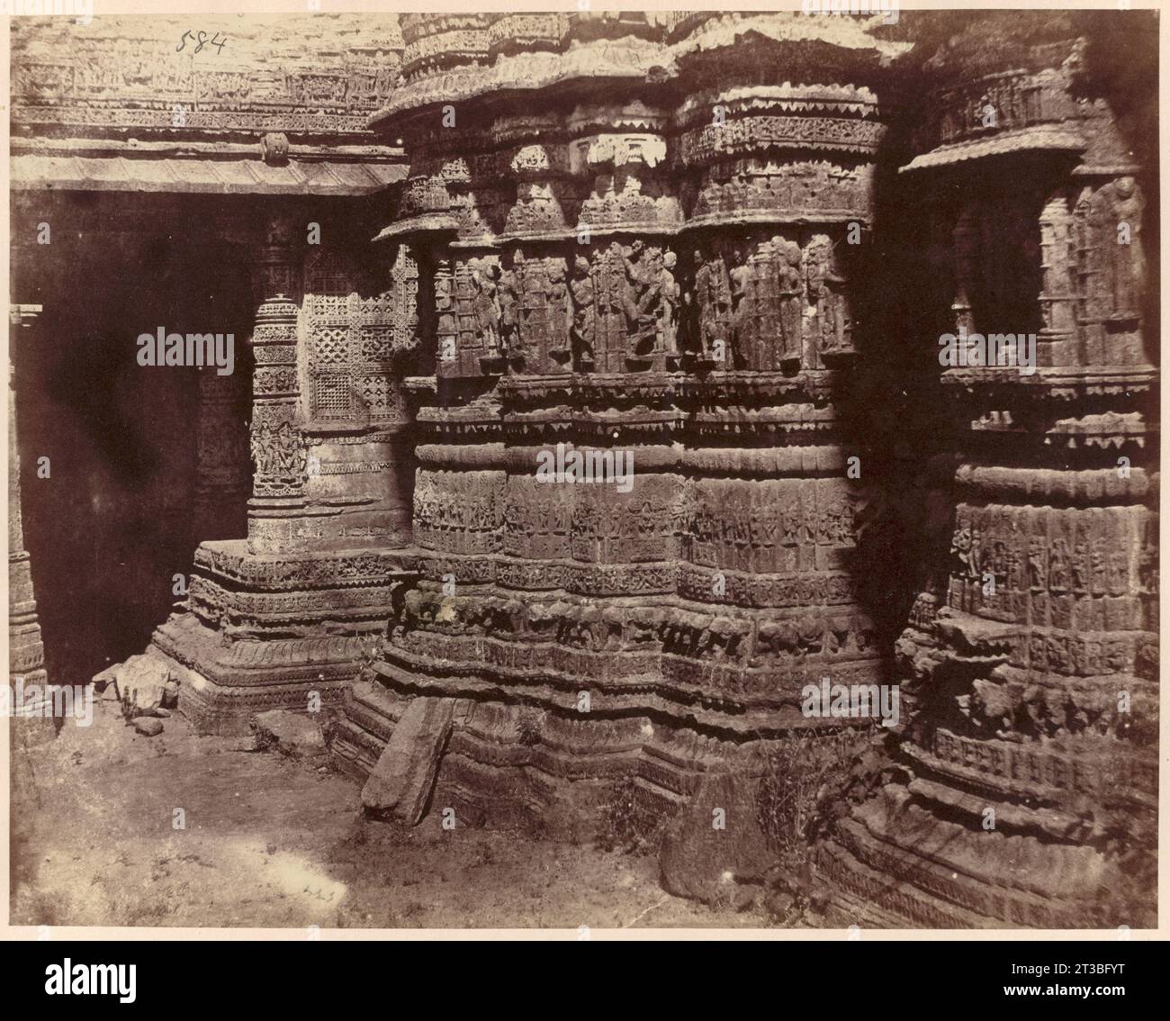 Close view of wall carvings, Bhadreshwar Jain Temple, Bhadreshwar ...