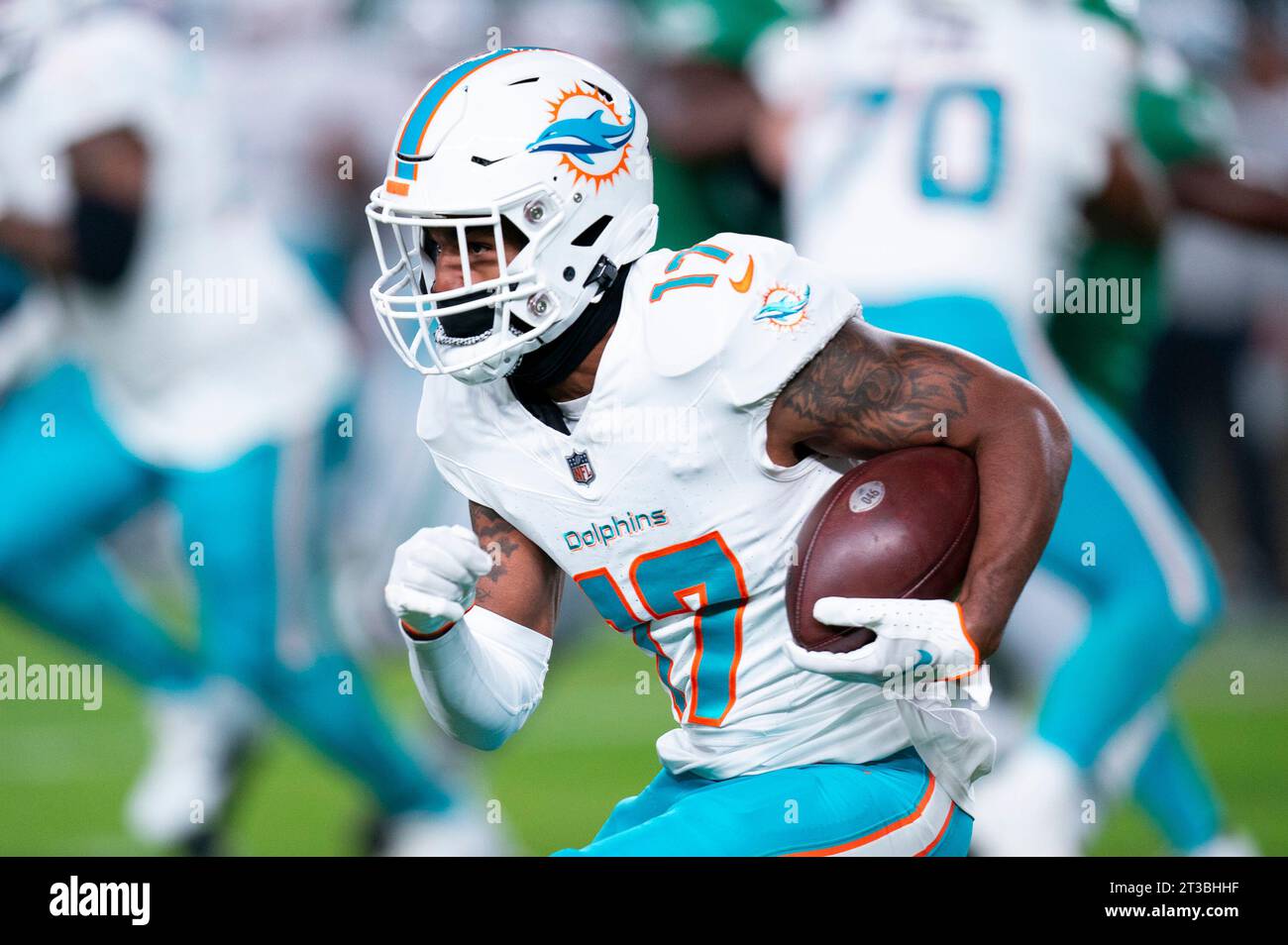Miami Dolphins wide receiver Jaylen Waddle (17) in action during the ...