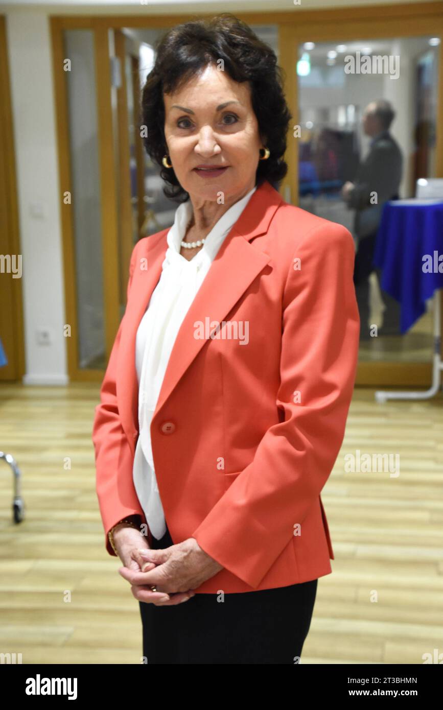 Edeltraud Lioba Miller PANAM Stewardess a.D Buchautorin ÐMythos Fliegen ...