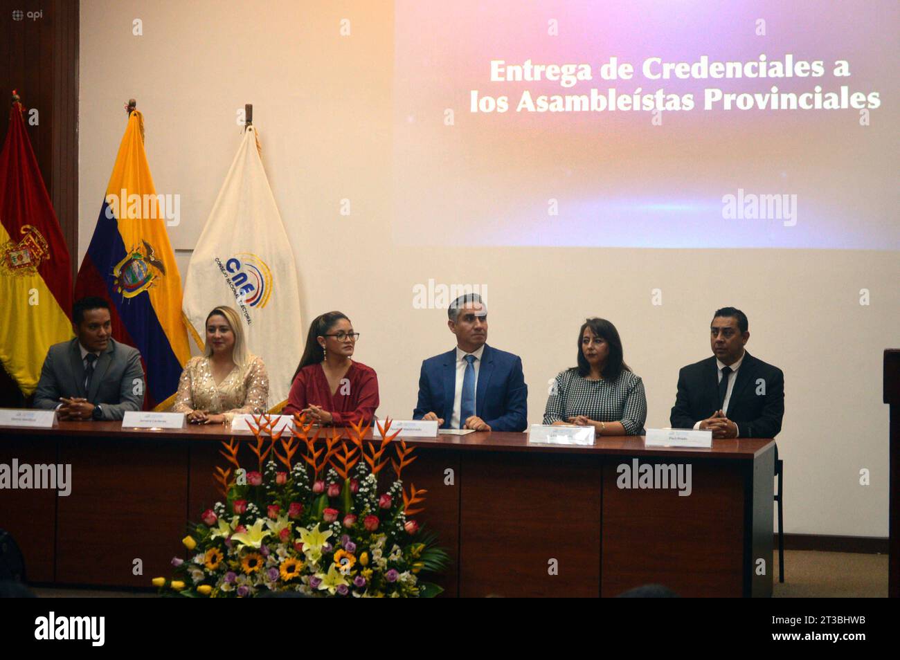 CUENCA-ENTREGA CREDENCIALES ASAMBLEISTAS AZUAY Cuenca, Ecuador 24 de octubre de 2023 La manana ...