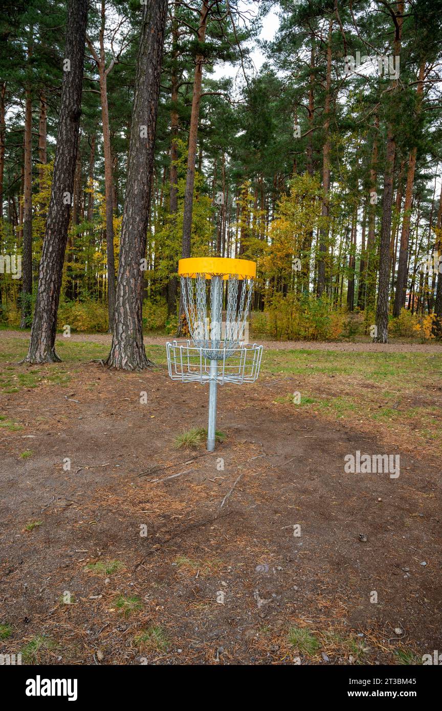 Hole disc golf hi-res stock photography and images - Alamy
