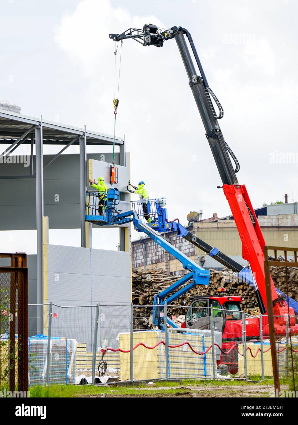 Sandwich panels wall assembly using telescopic boom crane and two self ...
