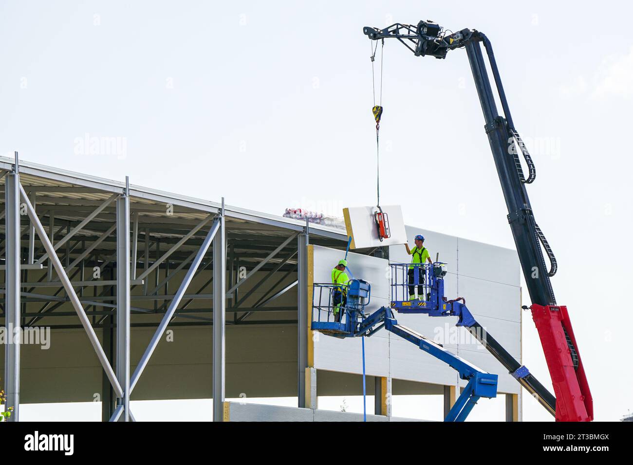 Sandwich panels wall assembly using telescopic boom crane and two self ...