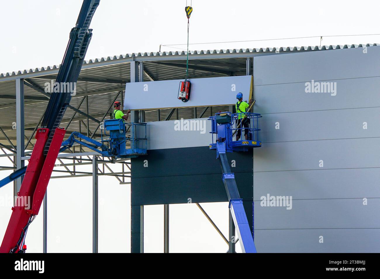 Sandwich panels wall assembly using telescopic boom crane and two self ...