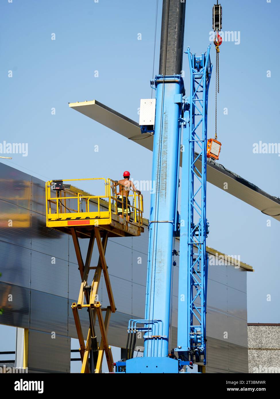 Sandwich panels wall and roof assembly using telescopic boom crane and ...