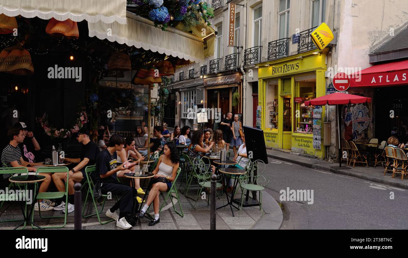 The small street cafes and restaurants in Paris Saint Germain - CITY OF ...