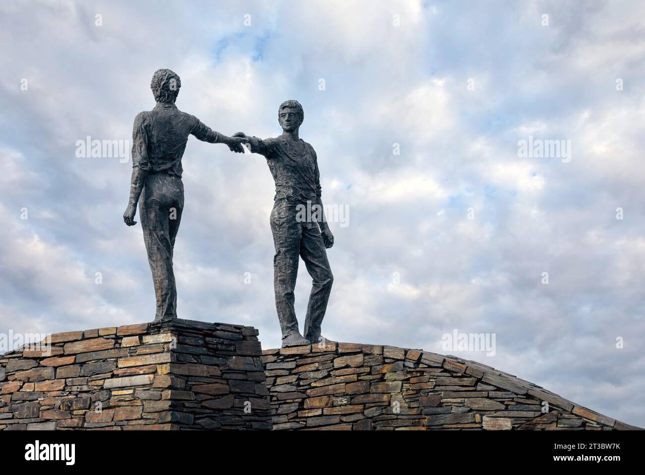Monument The Hands Across the Divide in Derry, Londonderry Stock Photo - Alamy