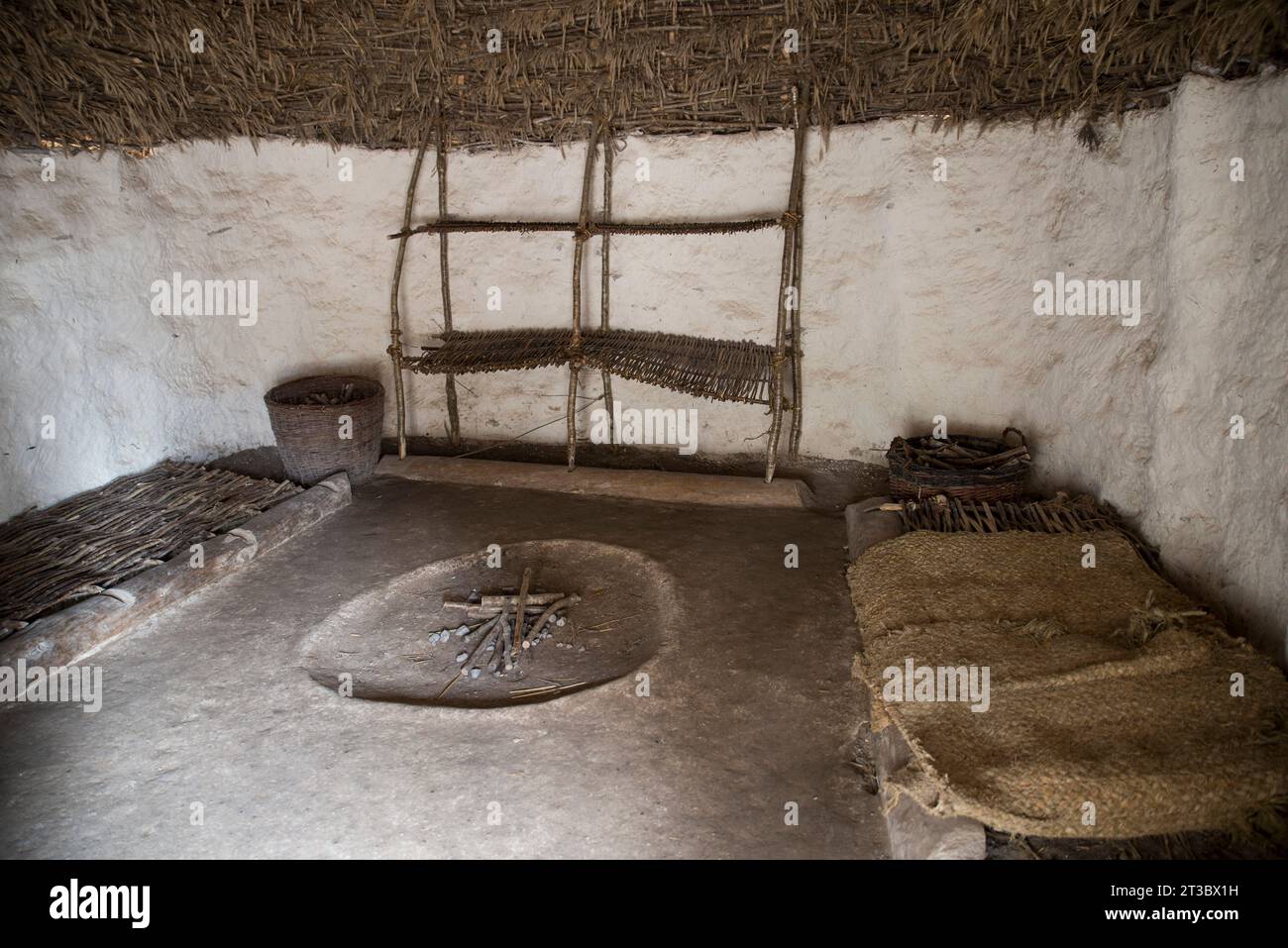 Replica Neolithic houses next to Stonehenge Stock Photo - Alamy