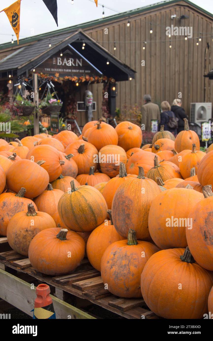 Farm stall barn hi-res stock photography and images - Alamy