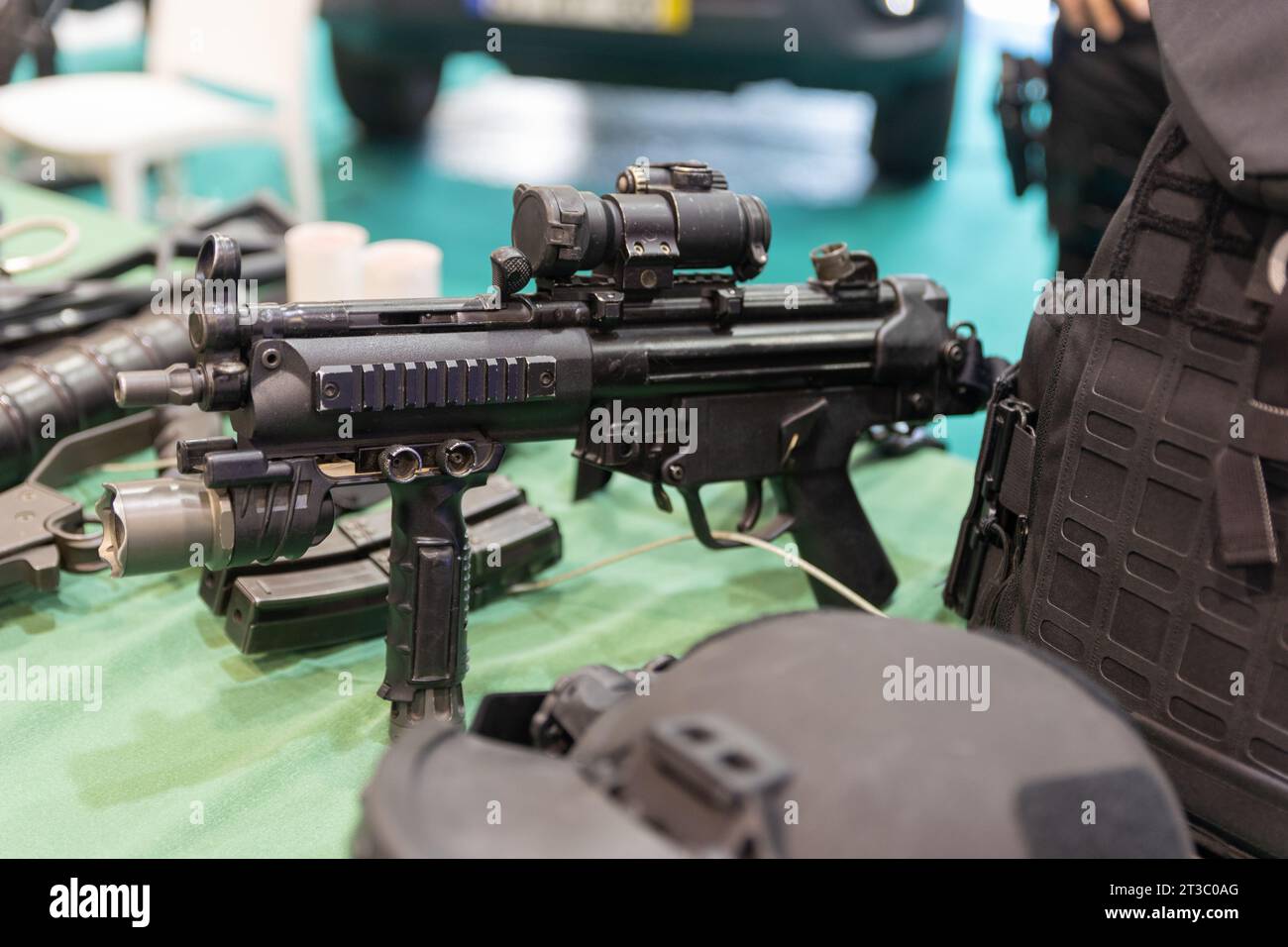 Mounted machine gun on a stand - close up Stock Photo - Alamy