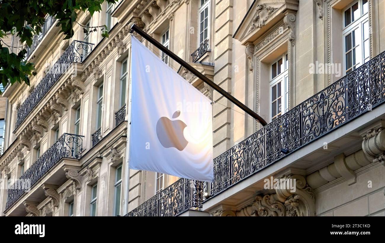 Apple store champs elysee hi-res stock photography and images - Alamy