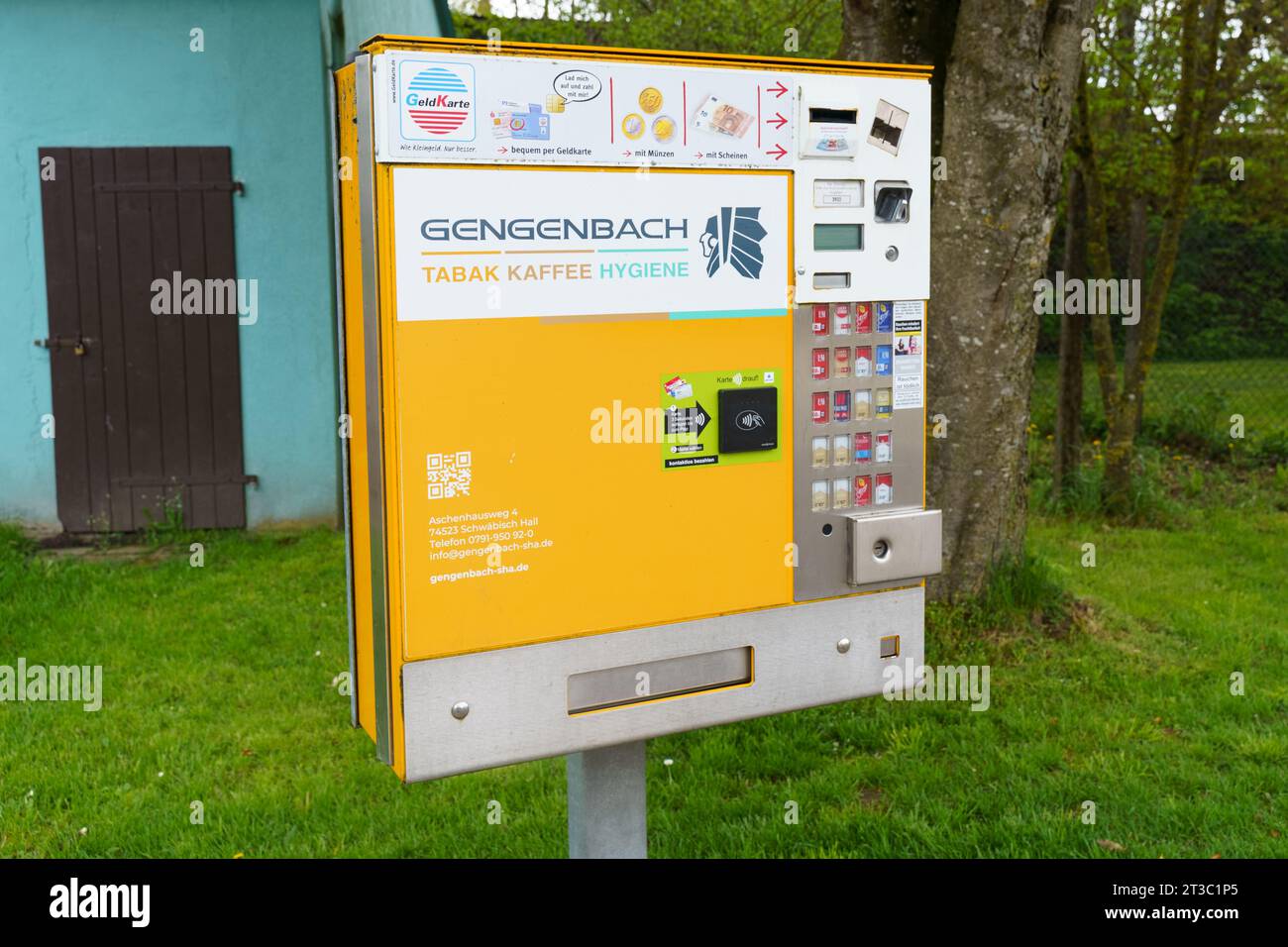 German cigarette vending machine hi-res stock photography and images ...