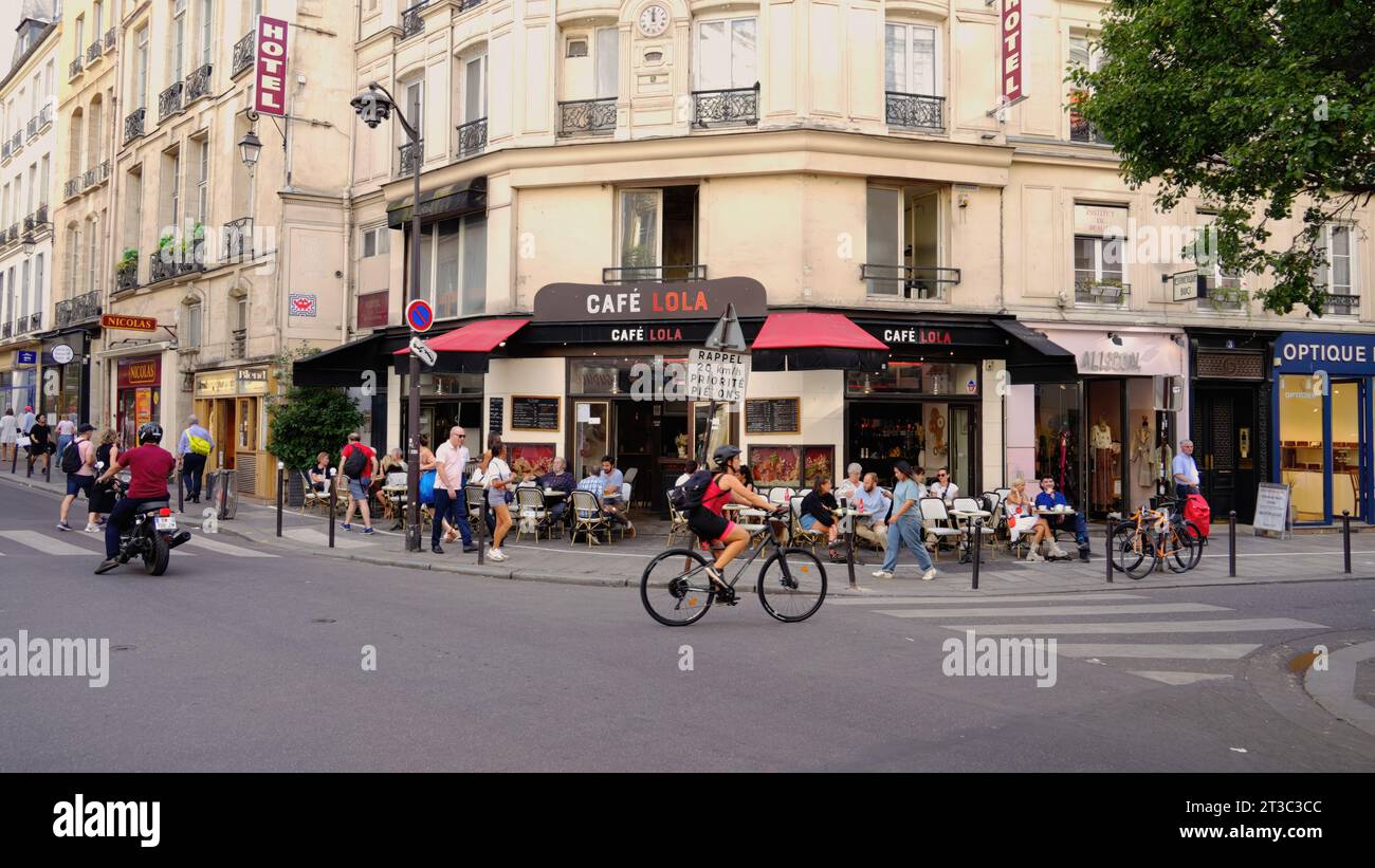 The small street cafes and restaurants in Paris Saint Germain - CITY OF ...