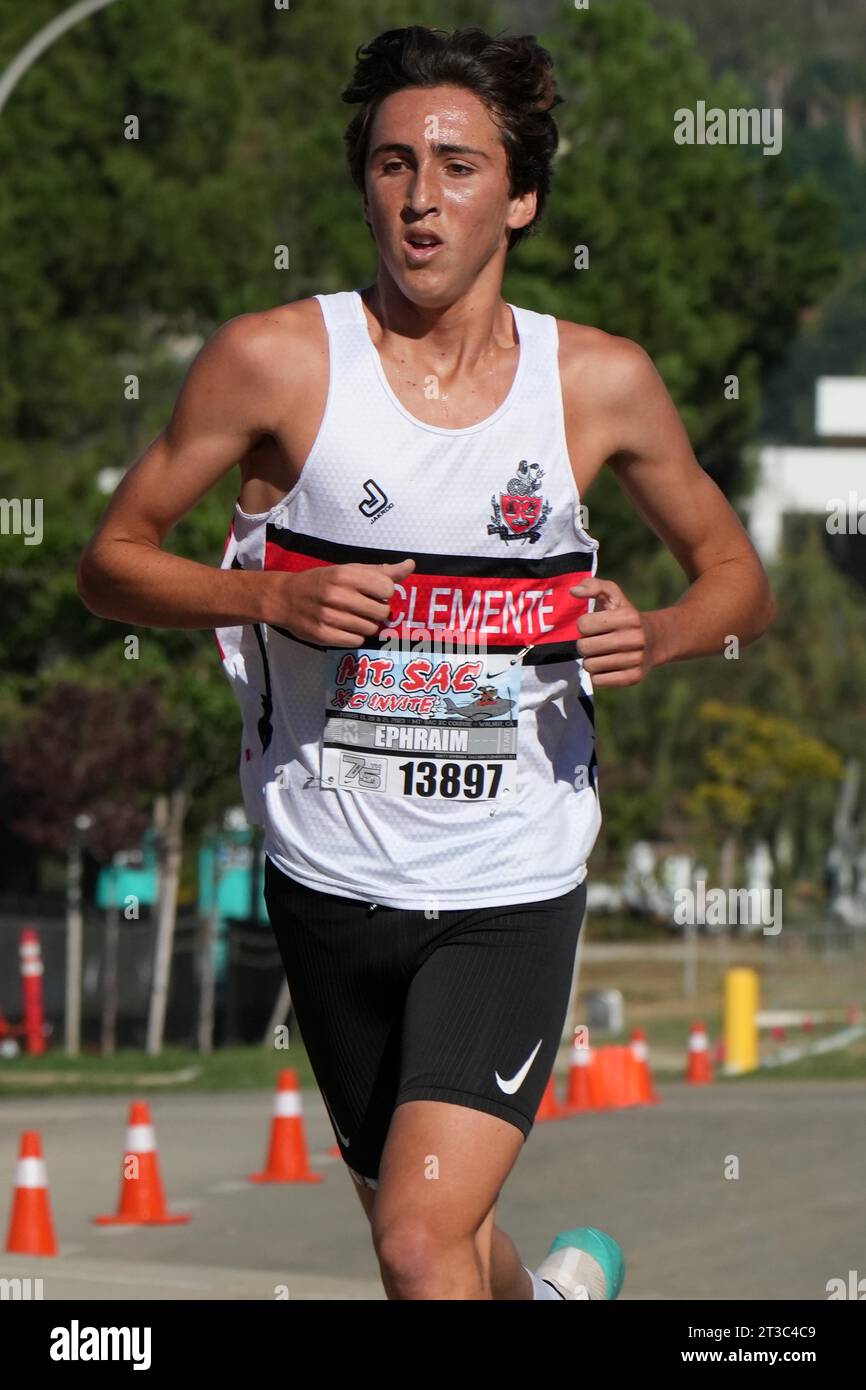 Brett Ephraim of San Clemente wins the Division 1 and 2 team ...