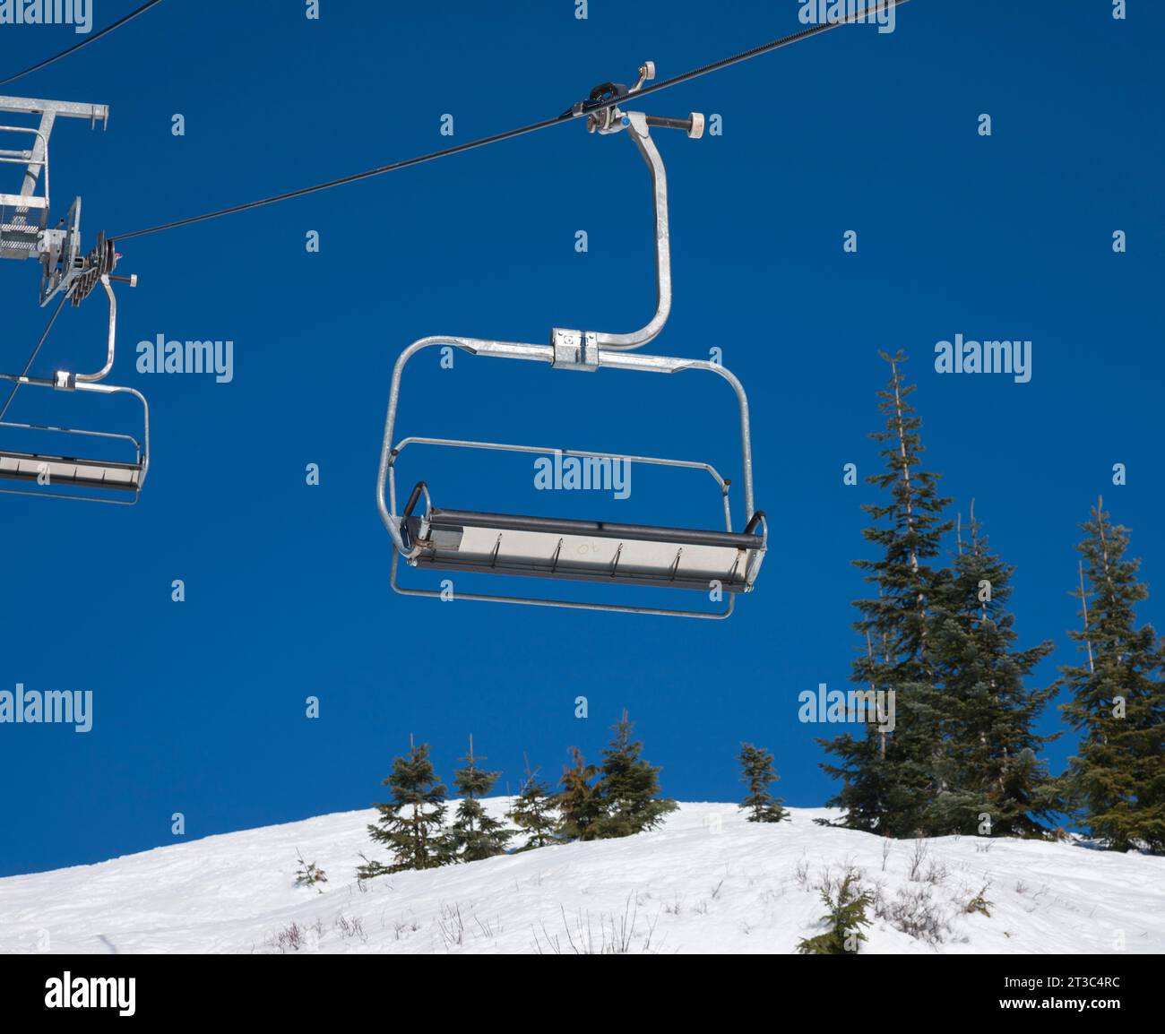 Chair lifts over mountain hi-res stock photography and images - Alamy